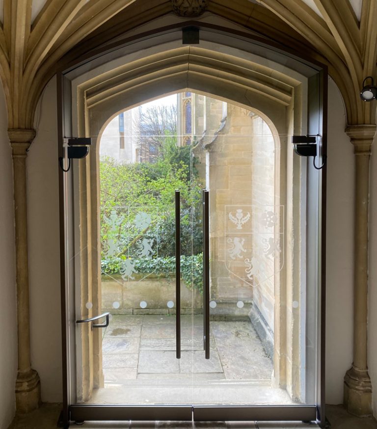 Frameless glazed entrance for Pembroke College